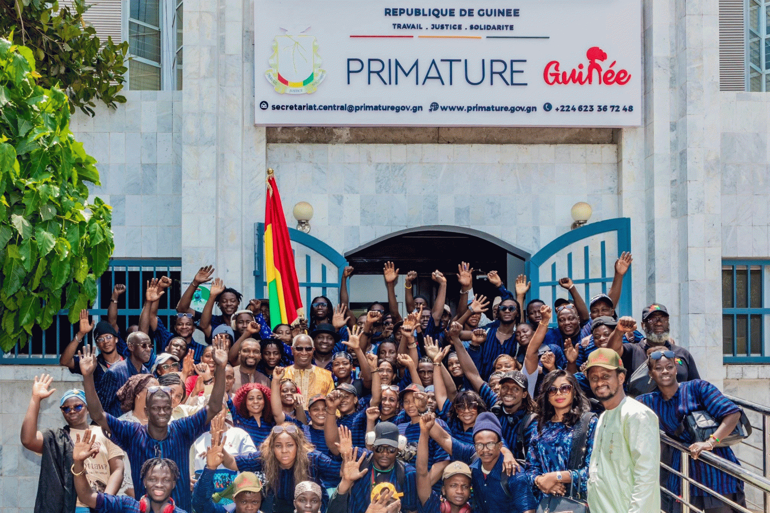 FEMUA 2025 : LE PREMIER MINISTRE REMET LE DRAPEAU NATIONAL AUX ARTISTES ...